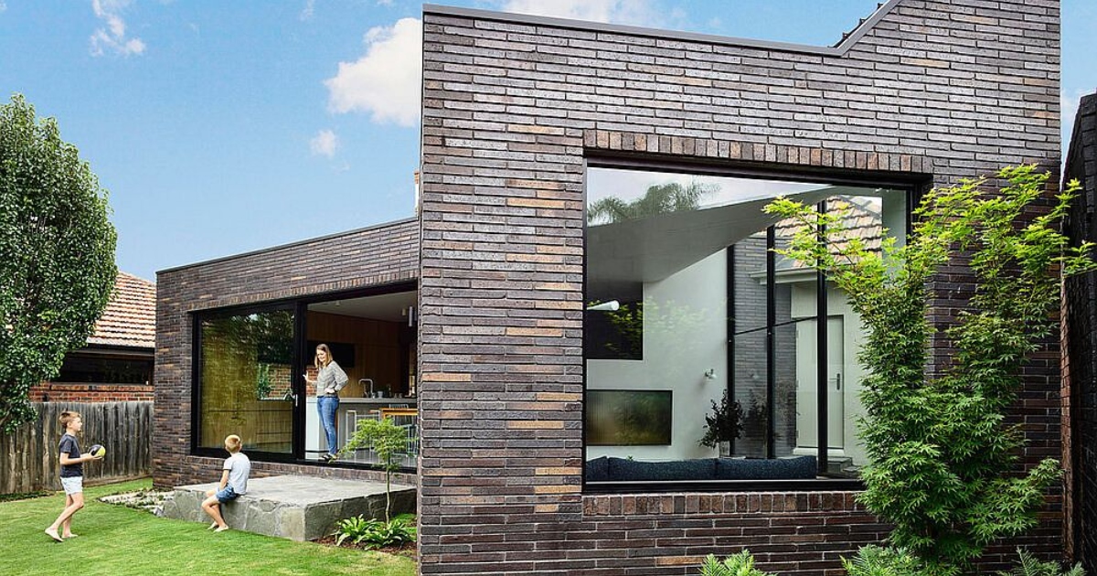 Kuća iz 1940-te pronalazi novi život uz inovativni produžetak od cigala ...