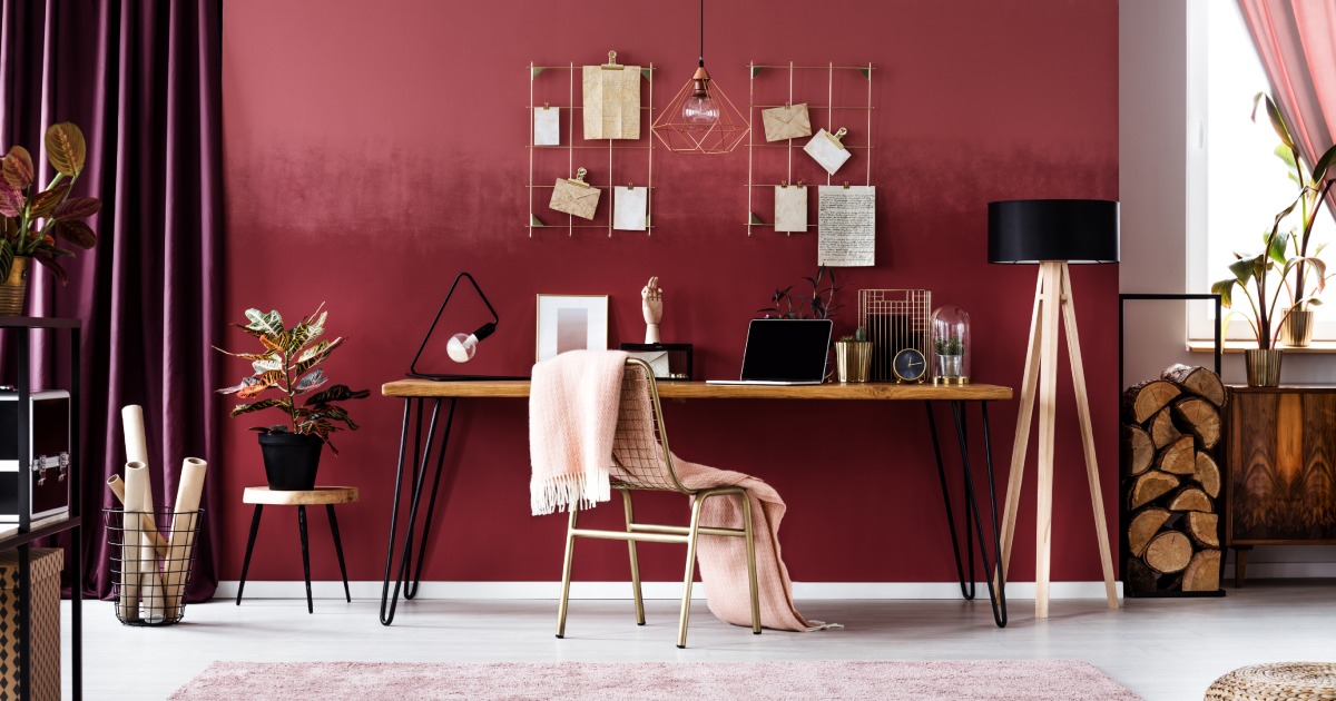 Bordo: vrhunska boja sezone i kako da je ugradite u svoj enterijer