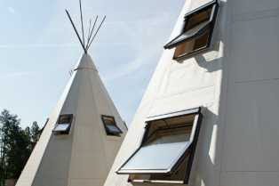 Moderni indijanski šatori sa krovnim prozorima